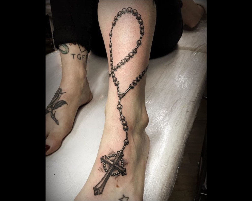 Tatouage Chapelet Femme